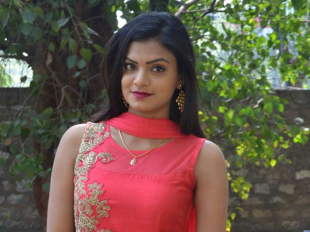 Anusha Latest Stills | Anusha New Photos | Anusha New Images | Anusha ...