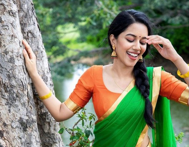 Mirnalini Ravi Stills | Mirnalini Ravi | Mirnalini Ravi Photos ...