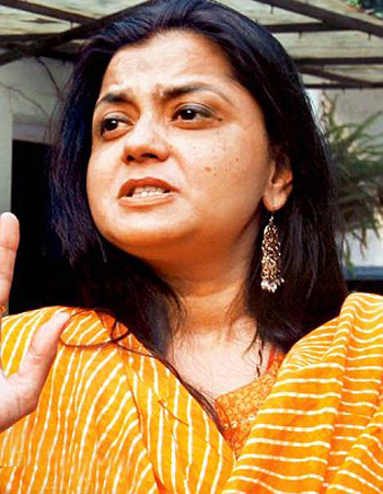 ఆప్ లో చేరిన భాజపా బహిష్కృత ఎంపీ సతీమణి... | Poonam Azad joins in AAP ...