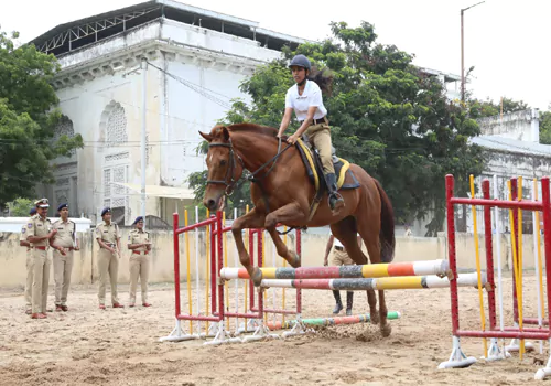 హైదరాబాద్ మహిళా పోలీసుల్లో అశ్విక దళం, డాగ్ స్క్వాడ్ విస్తరణ ...