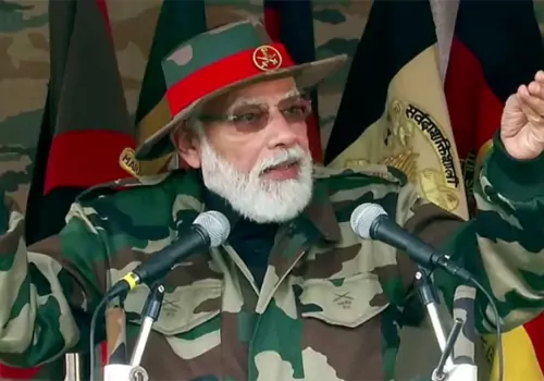 ఆర్మీ డ్రెస్సులో మోదీ.. పీఎంఓకు కోర్టు నోటీసు | Court notice to PMO on ...