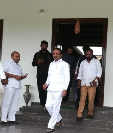 ఫస్ట్ రౌండ్ లో ఈటలదే విన్! కేసీఆర్ దిగొచ్చారుగా... | etela rajender ...