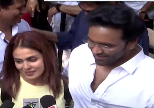 ఓటేయ‌డానికి ముంబై నుంచి వ‌చ్చిన విష్ణు ఫ్రెండ్‌ జెనీలియా! | genelia ...