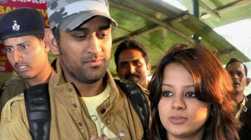FIR against MS Dhoni's wife in fraud case | MS Dhoni| Sakshi Dhoni ...