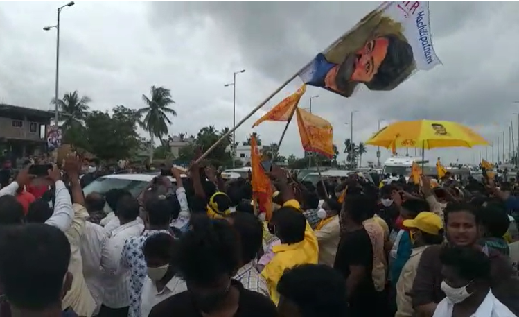 మ‌ళ్లీ ఎన్టీఆర్ స్లోగ‌న్స్‌.. వ‌ద్దంటే విన‌ట్లే.. అభిమానులు త‌గ్గ‌ట్లే ...