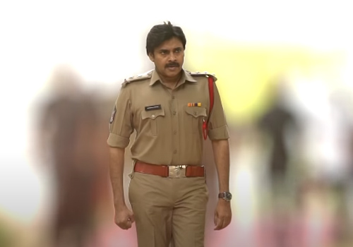 పవన్ ఫ్యాన్స్ కి ఊహించని సర్ ప్రైజ్.. తగ్గేదే లేదు