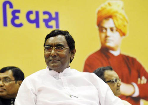 దేవుడా..స్పీకర్ ను 'కాకా' అన్నందుకు | Gujarat Speaker Ramanlal Vora ...