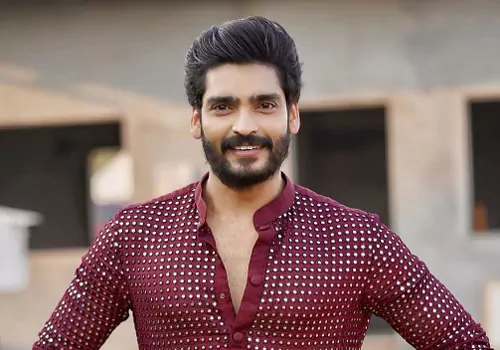 విరూపాక్షలో ఆ రోల్ నేను చేయాల్సింది కాదు... మూడు సినిమాలకు సైన్ చేశా ...