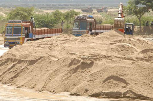 రాష్ట్రంలో జోరుగా సాగుతున్న ఇసుక మాఫియా... | sand mafia in andhra ...