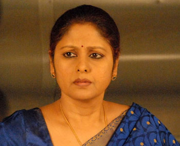 టీటీడీపై మండిపడ్డ జయసుధ | Actor Jayasudha family visit tirumala| Jagan ...