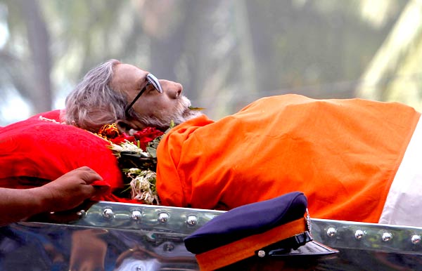 Bal Thackeray Funeral Photos | Bal Thackeray Dead body| Bal Thackeray ...