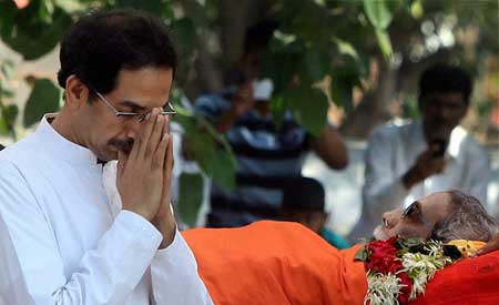 Bal Thackeray Funeral Photos | Bal Thackeray Dead body| Bal Thackeray ...