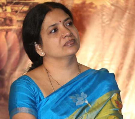 ఆ హీరోయిన్ డ్రైవింగ్ చేస్తూ నిద్రపోయిందట