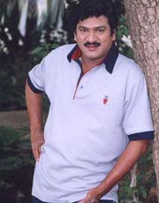 Rajendra Prasad is Pelli Sandadi Hero