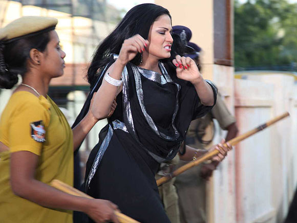 Veena Malik Arrested in Hyderabad | Veena Malik Arrested| Veena Malik ...