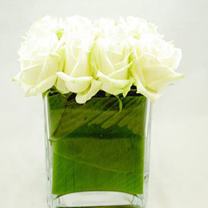 Hyderabad-Special-Flowers | Vase-Arrangements | white-roses-vase | 15 ...